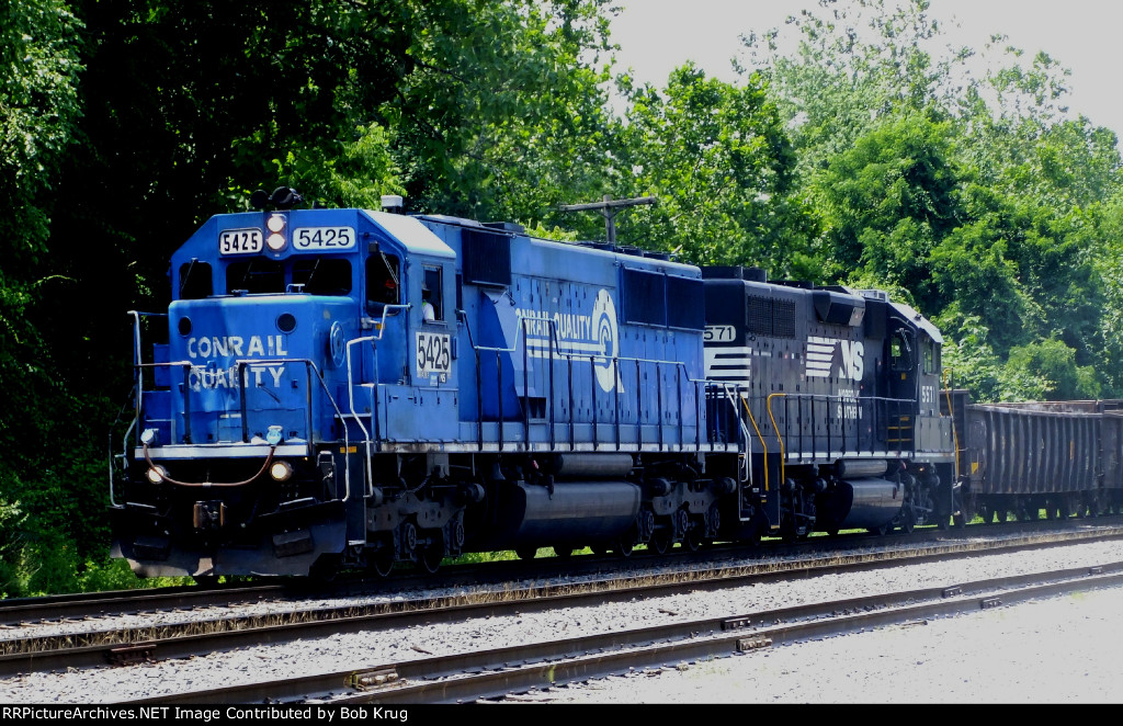 NS 5425 still in Conrail blue livery